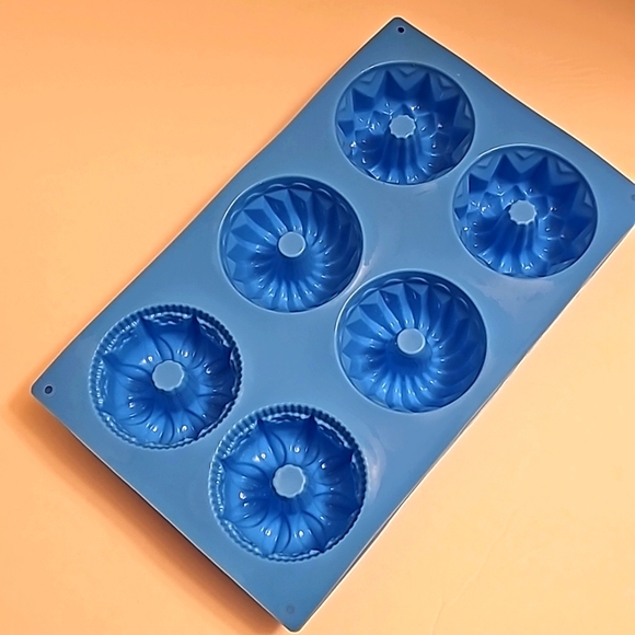 Kitchen | Mini Bundtcake 3 Designs 6 Cavitiy Silicone Mold Set Of 3 ...